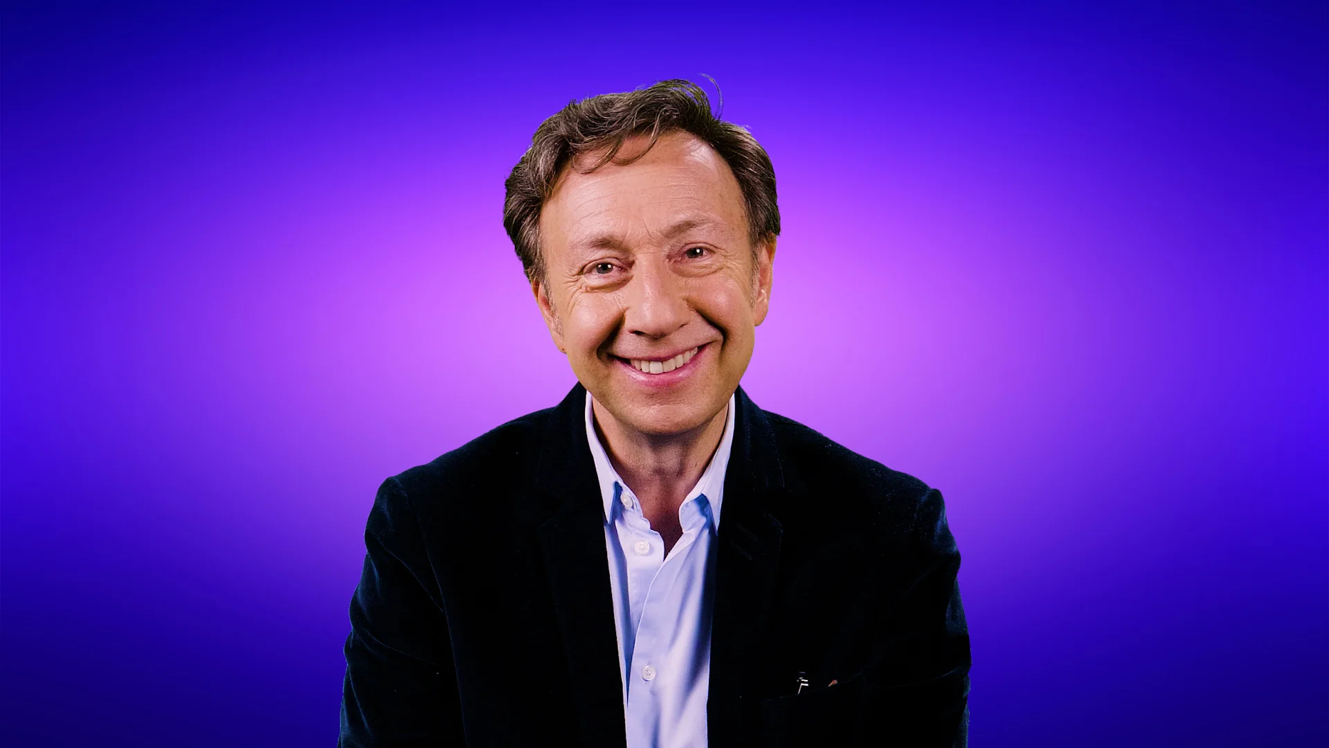 Vidéo : Stéphane Bern, oui 👑 STÉPHANE BERN 👑, nous parle de son usage ...