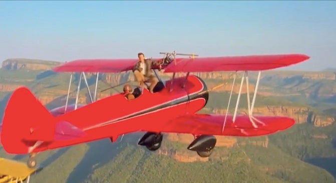 Tom Cruise dévoile une séquence de cascade aérienne intense