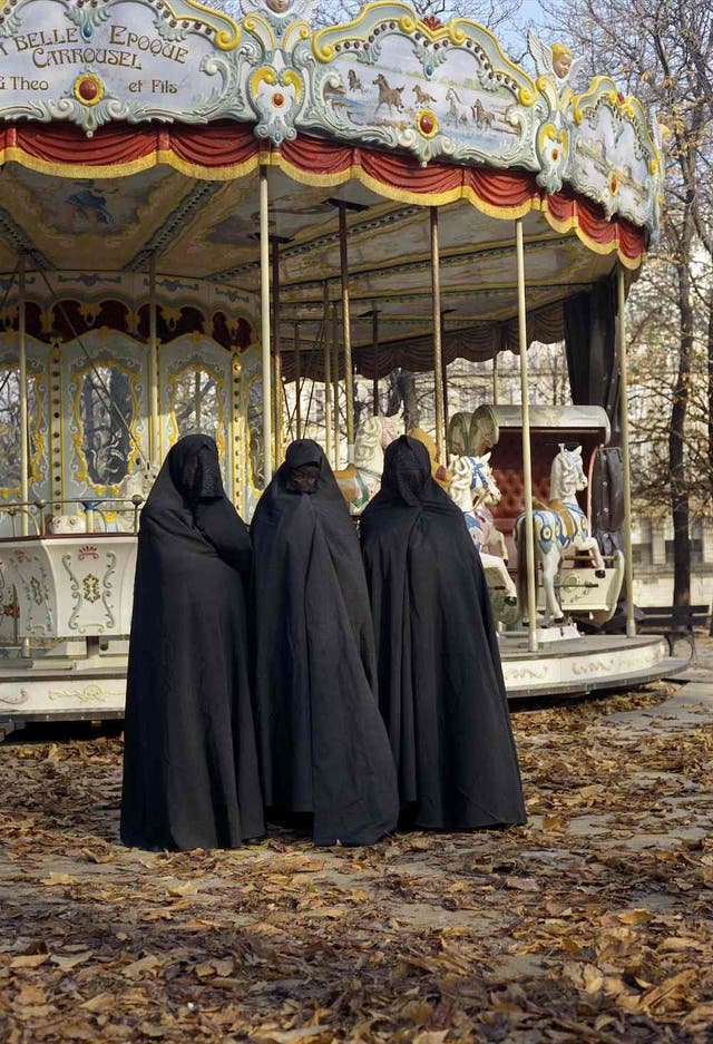 Nus, broderie, féminisme et art décolonial… Ghada Amer en 7 œuvres ...