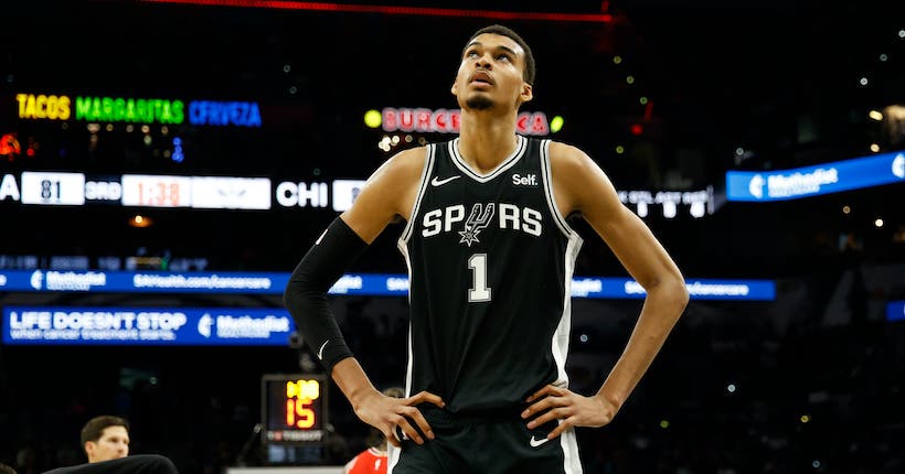 Il s’appelle Romelo Hill, il a 15 ans, il fait 1,67 m, et il claque ...