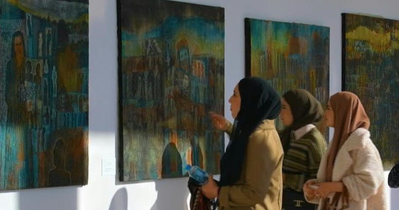 Empêché de quitter Gaza pour être soigné, le peintre palestinien Fathi ...