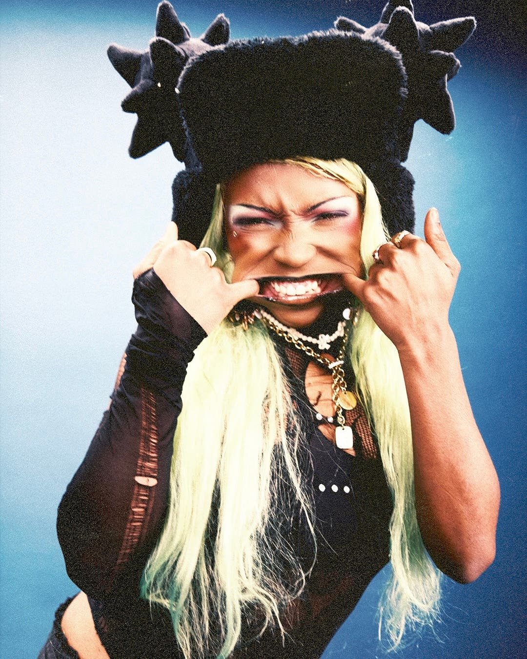 « La musique et moi, c’est une histoire de cœur » : Theodora nous parle ...