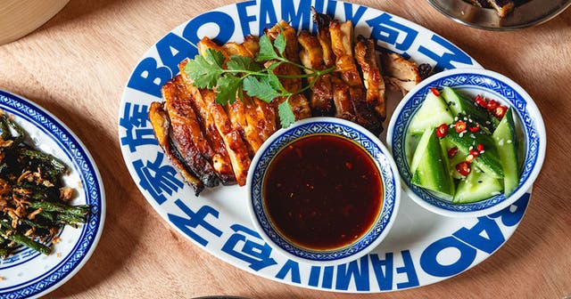 On va continuer à porter du merch de resto en 2024 avec la collab Bao ...