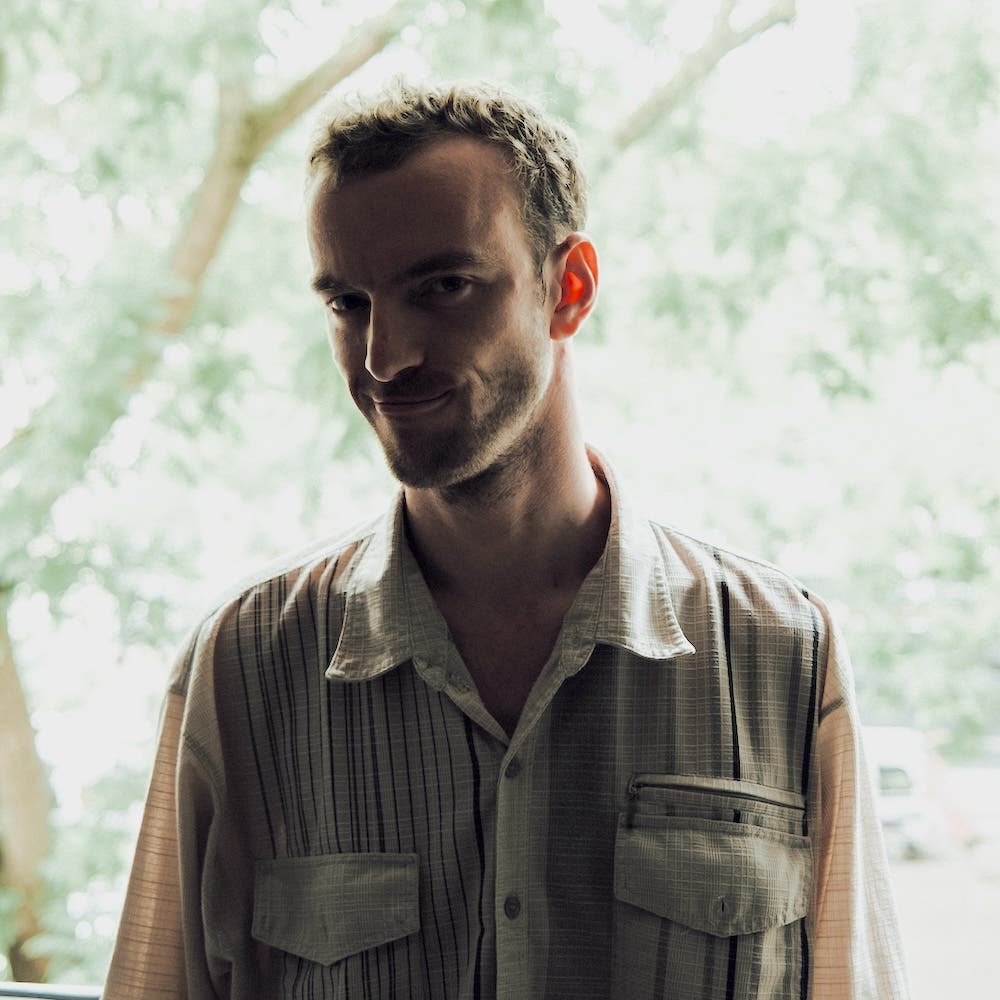 Dans le studio de Jean Ranobrac, photographe officiel de Drag Race France