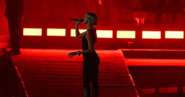 Ça y est, la nouvelle version de « Nightcall » de Kavinsky avec Angèle ...