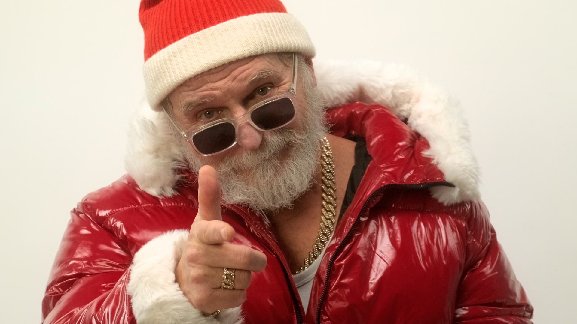 On sait enfin ce que faisait « Hide the Pain Harold », le mème le plus ...